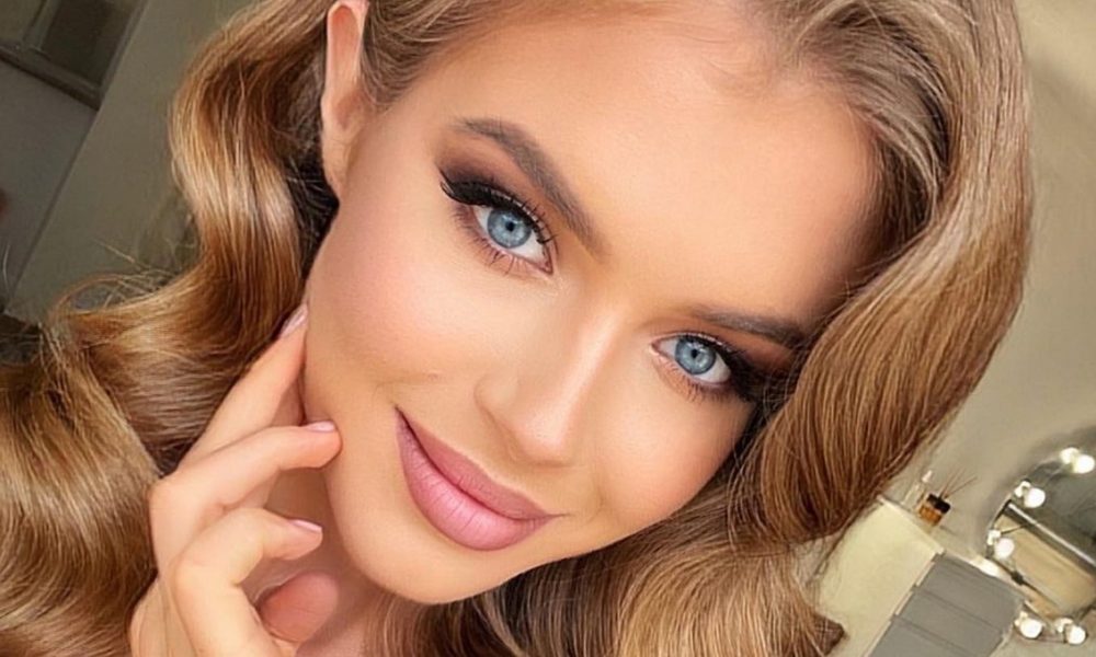 Miss Rusia Llega Al Miss Universo Vestida Como Una Barbie Green