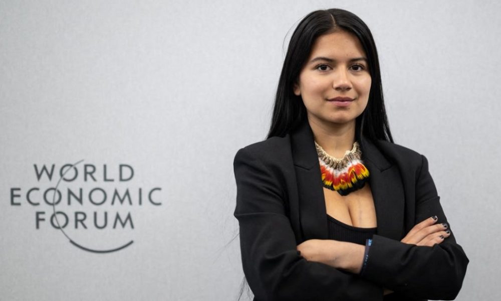 ¿Qué plantea la activista ecuatoriana Helena Gualinga en Davos, Suiza?