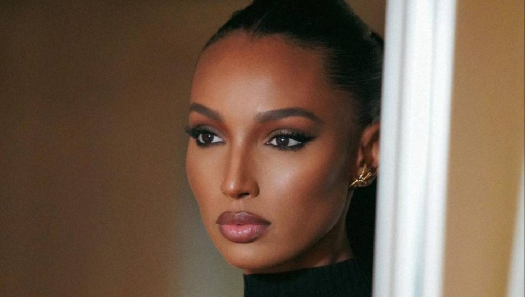 Jasmine Tookes gana Top 100 de rostros más hermosos 2022 TC Candler