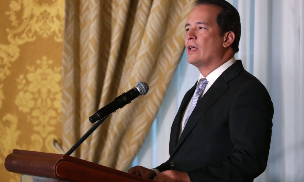 Henry Cucalón llega al Gobierno en un momento difícil para el país ...