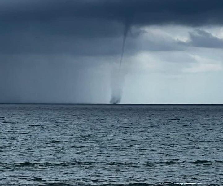 Así se forma una tromba marina, como la que se vio en Santa Elena