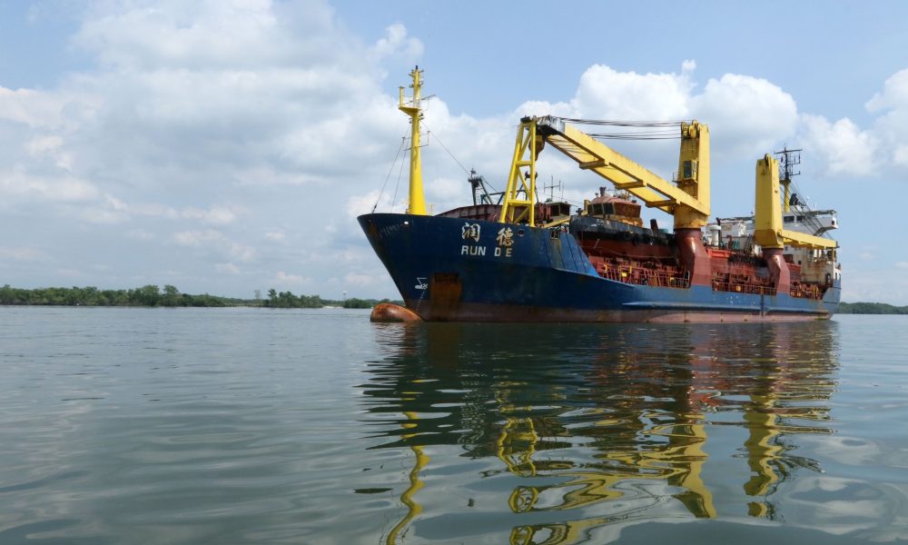 Este es el estado de la draga china que llegó a Guayaquil antes de operar