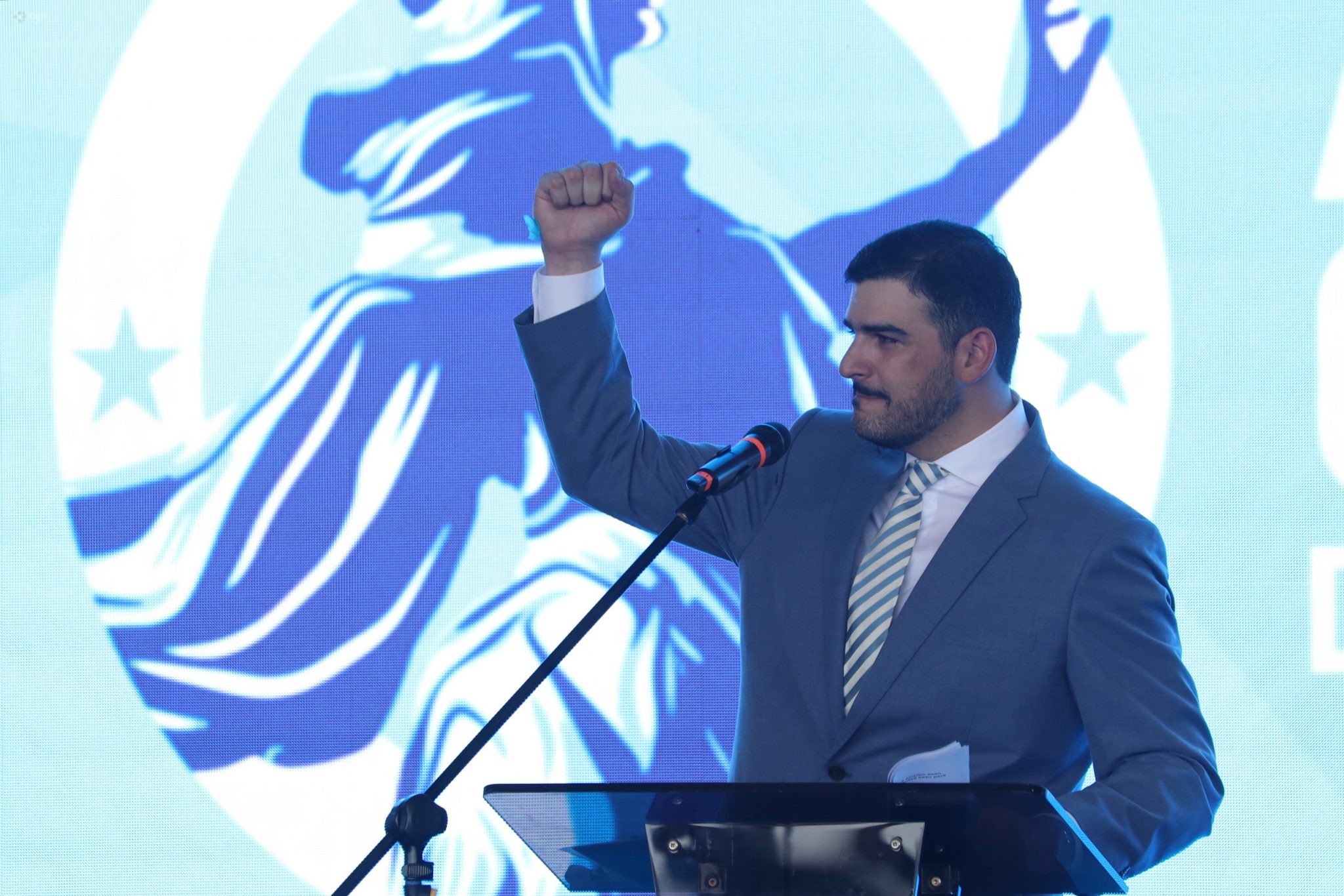 Con propuestas se posesionó Aquiles Álvarez como alcalde de Guayaquil