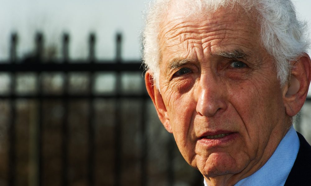 Daniel Ellsberg, quien filtró los "Papeles del Pentágono" murió a los ...