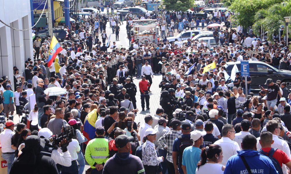 En Videos Así Despiden Al Asesinado Alcalde De Manta Agustín Intriago