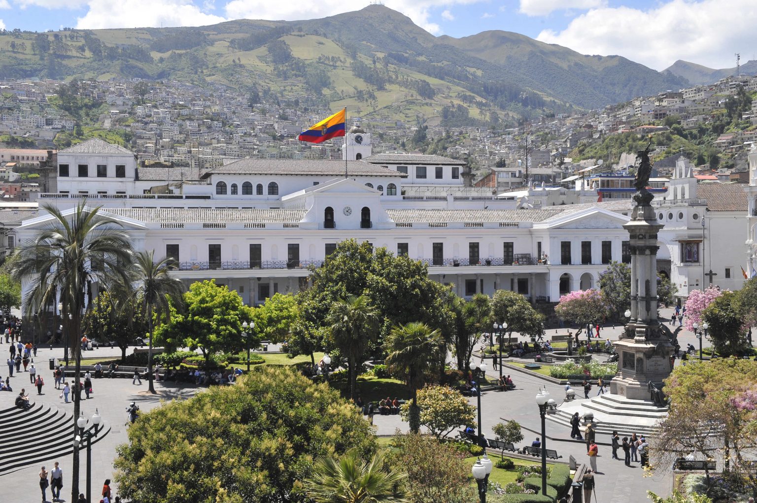 Gobierno de Noboa confirma cambios: qué ministerios se fusionan