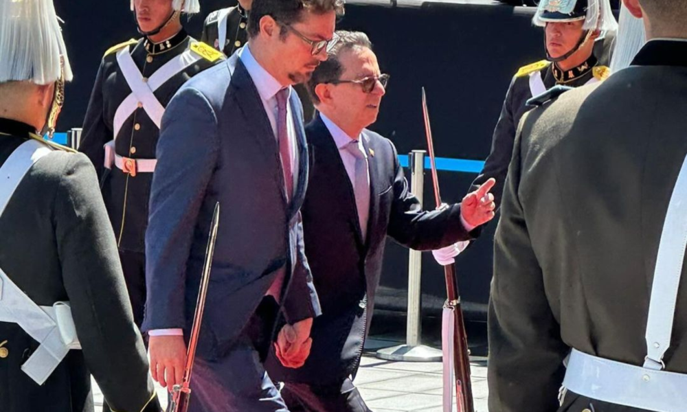 Roberto Izurieta: ¿Quién es Paul Quirk, el esposo del secretario?