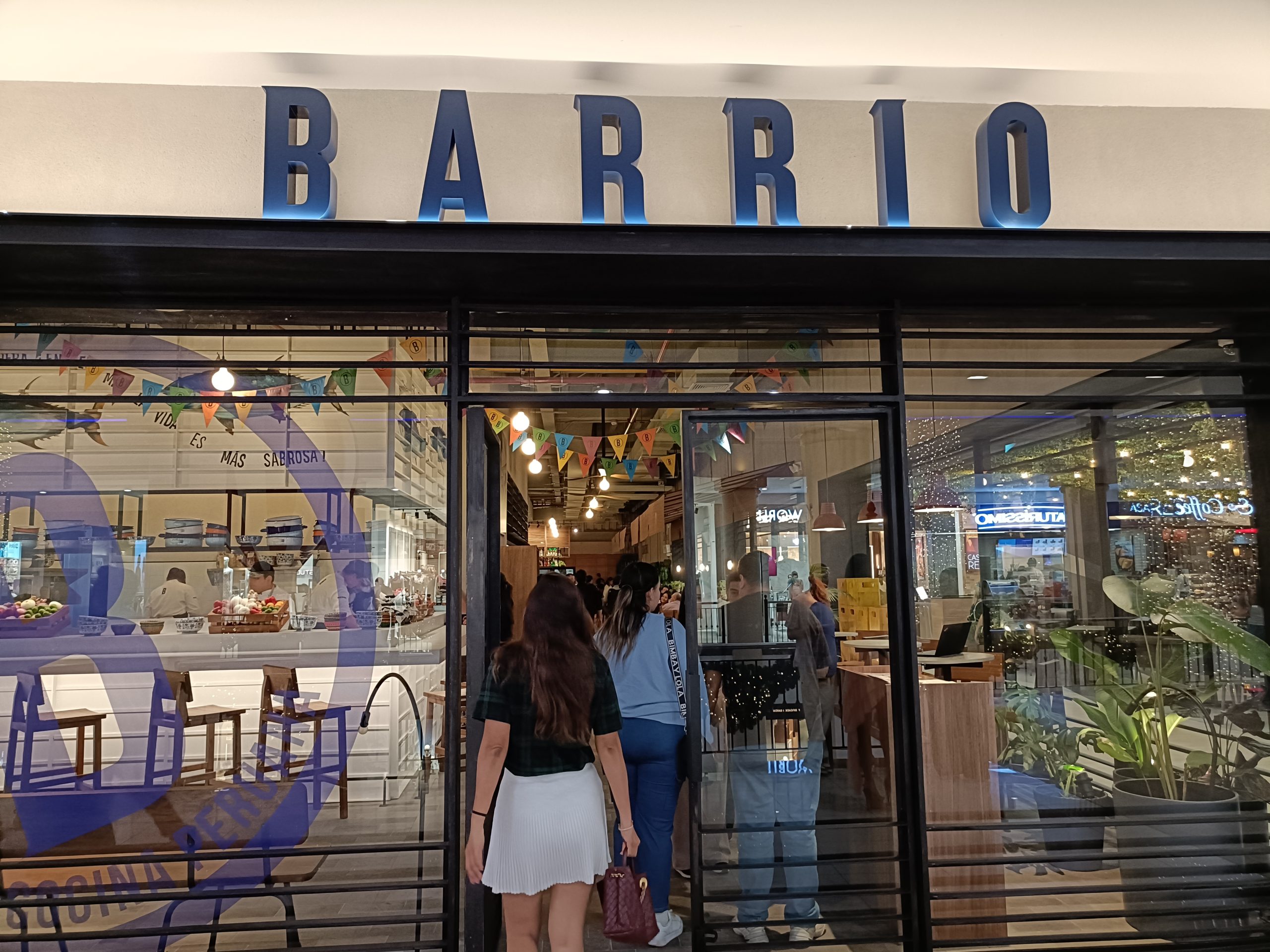 Barrio llegó a Guayaquil: local peruano abrió sus puertas en San Marino