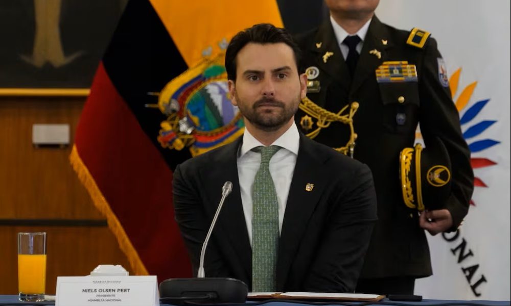 Niels Olsen se pronuncia tras la suspensión de Roberto Cuero
